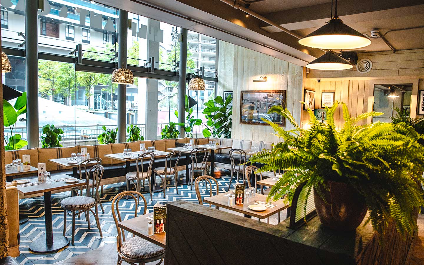 Restaurant & Takeaway Sandyford | Elephant & Castle Dublin